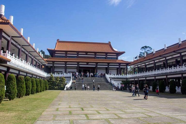 Maior templo budista do mundo: descubra qual é e onde fica